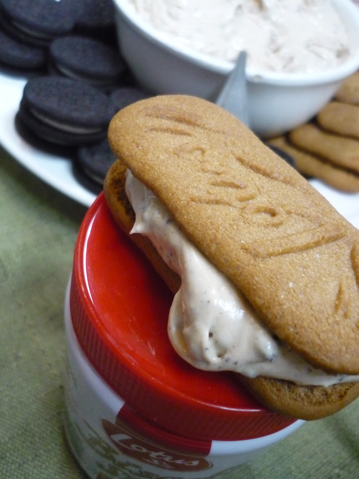 My Kitchen, My Love: Biscoff Oreo Dip