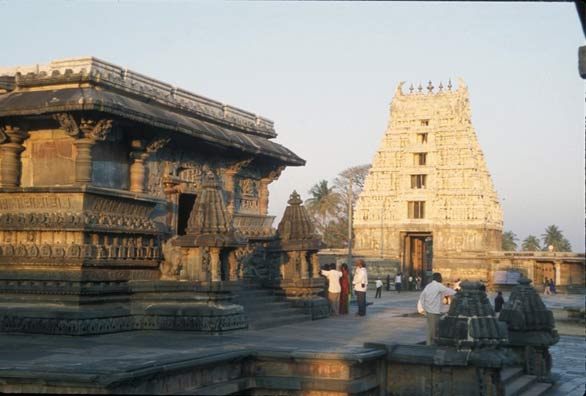 Travel India Tourism and India Tour Packages: Famous Temples In Karnataka