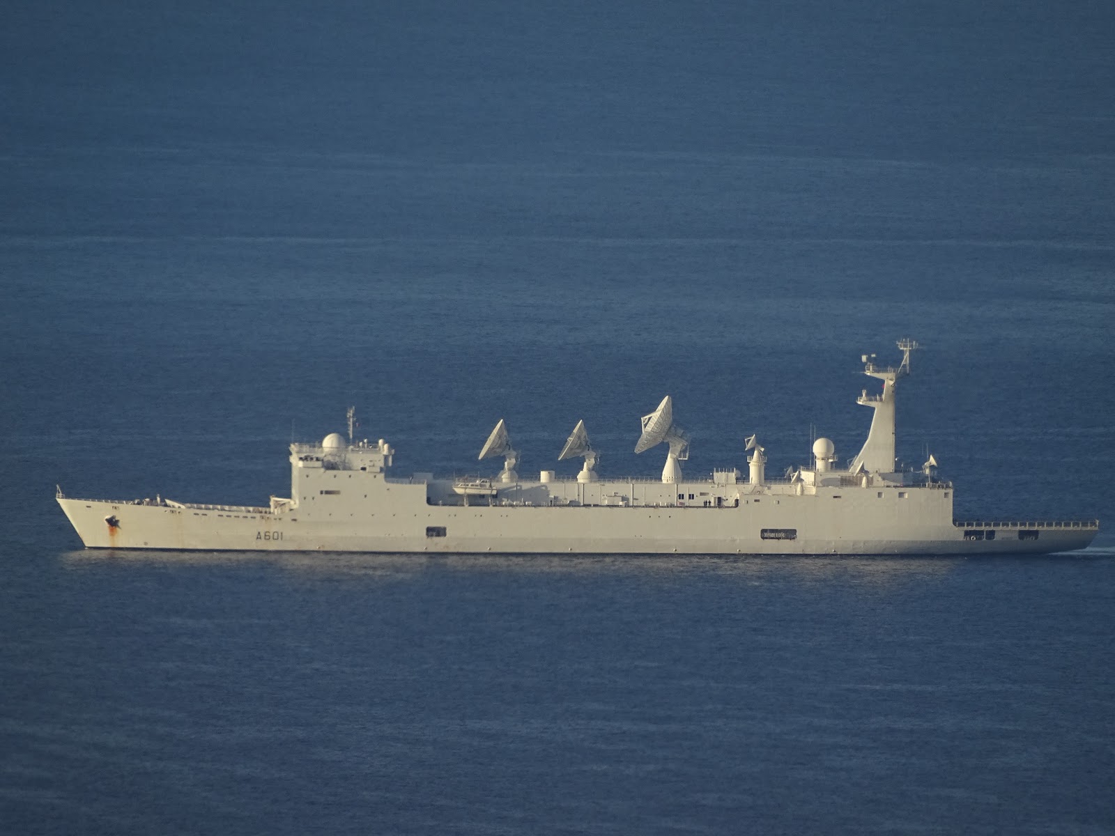 Sergio@Cruises: Navio militar francês "Monge" no Funchal