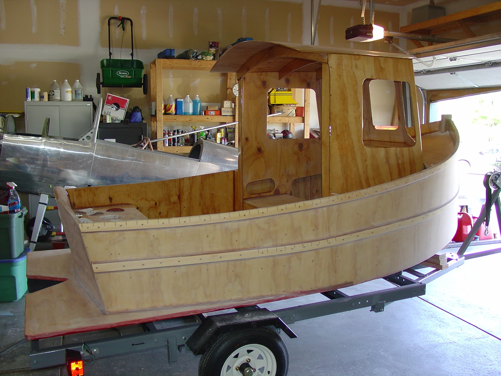 Todd's Mini-Tug Boat Building Journal: Hull Sides and Stern Sanded