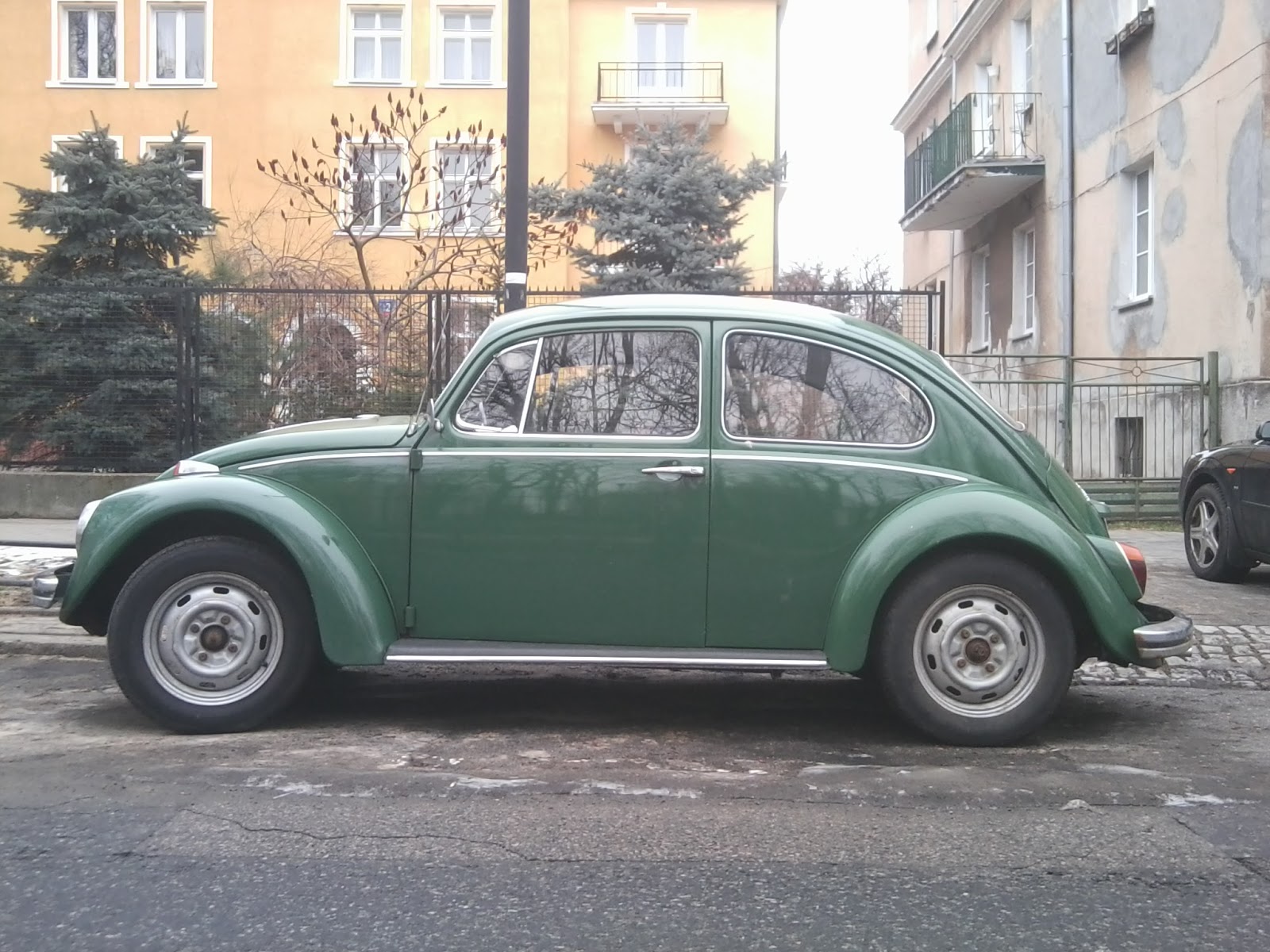 Old Parked Cars Warsaw: 1967 Volkswagen 1300 "Garbus"