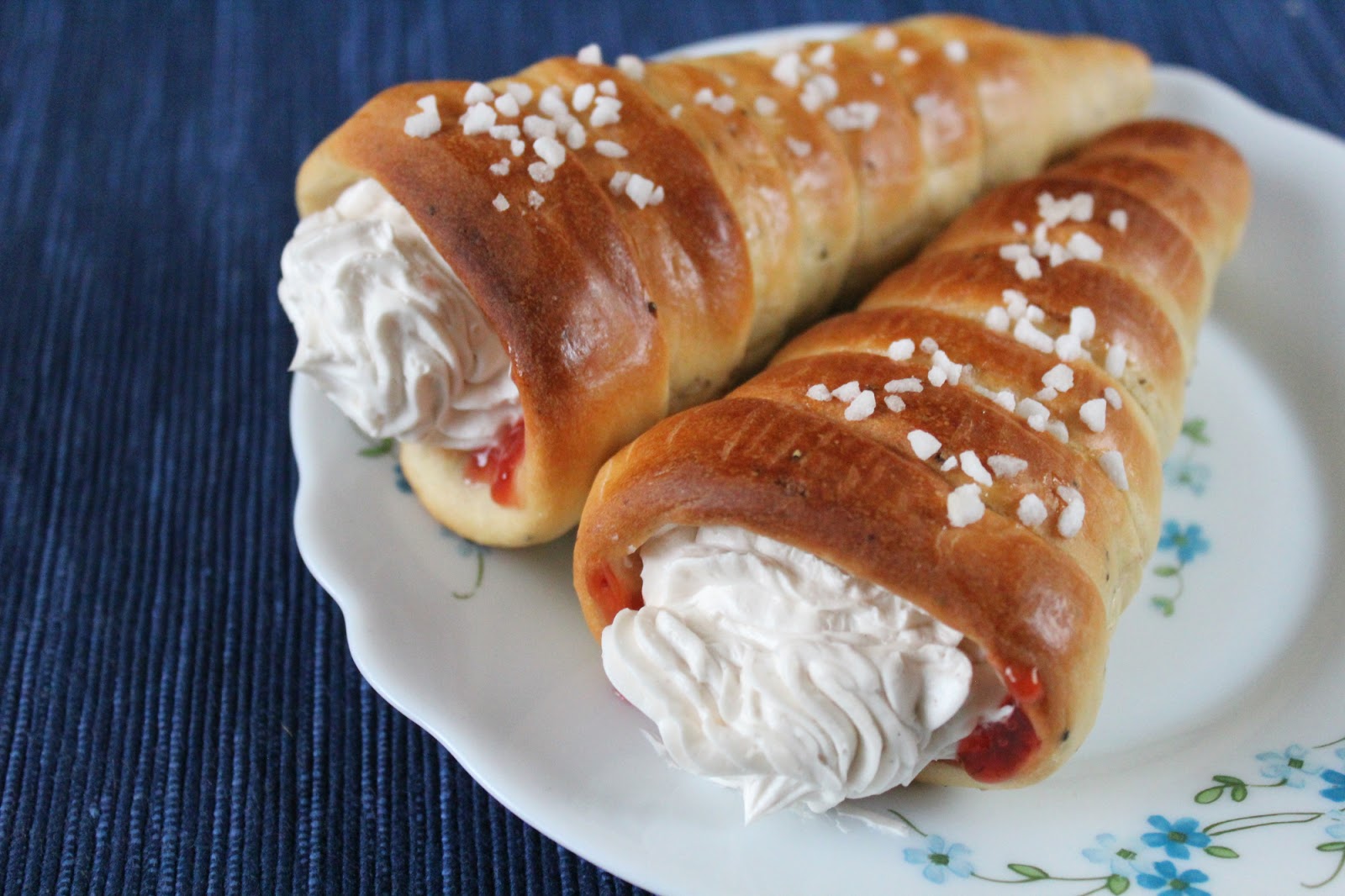 Kamomillan konditoria: Video: pullat