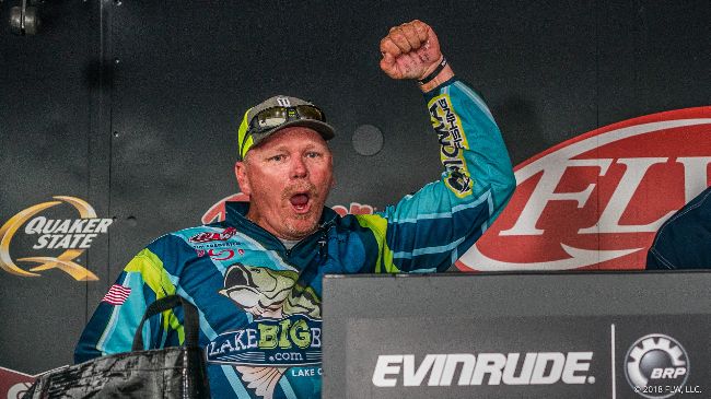 IBASSIN: Tim Frederick Wins 2018 FLW Tour Lake Okeechobee with 85-04lbs!