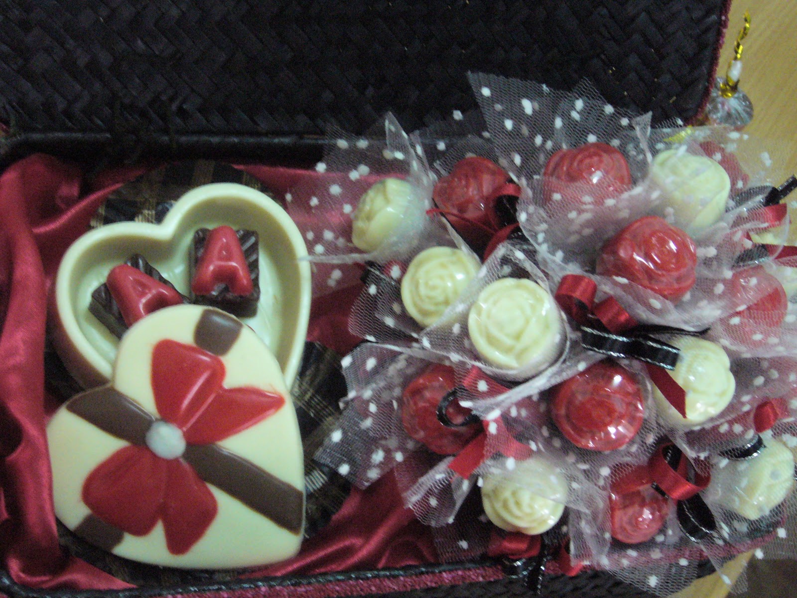 A&A HomeChocolates: ~ Hantaran ~ Tema Merah+Hitam