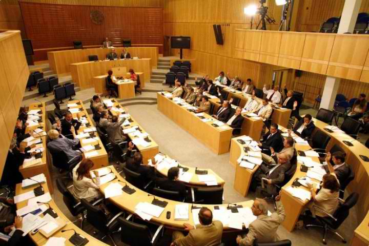Η ΚΥΠΡΙΑΚΗ ΒΟΥΛΗ ΑΠΟΦΑΣΙΣΕ ΟΤΙ ΠΡΕΠΕΙ ΝΑ ΠΑΡΑΙΤΗΘΕΙ Ο ΧΡΙΣΤΟΦΙΑΣ ΓΙΑ ...
