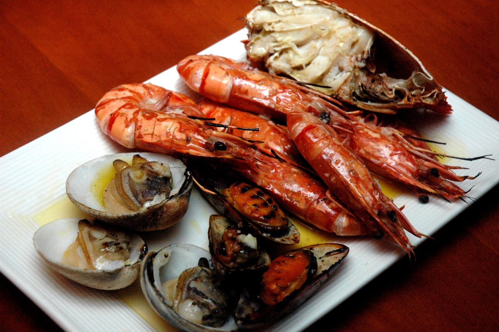 DUDE FOR FOOD: Come Full Circle: The Seafood Market at Circles Event Cafe