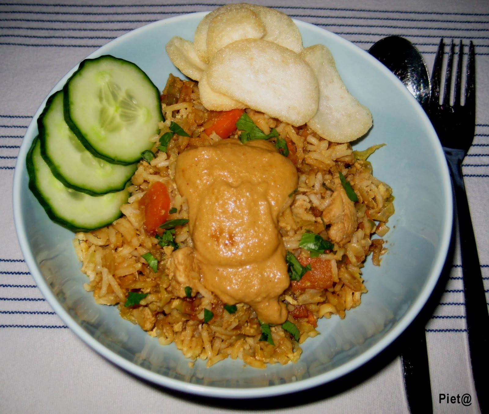 Pieta's hapjes: Nasi goreng met pindasaus