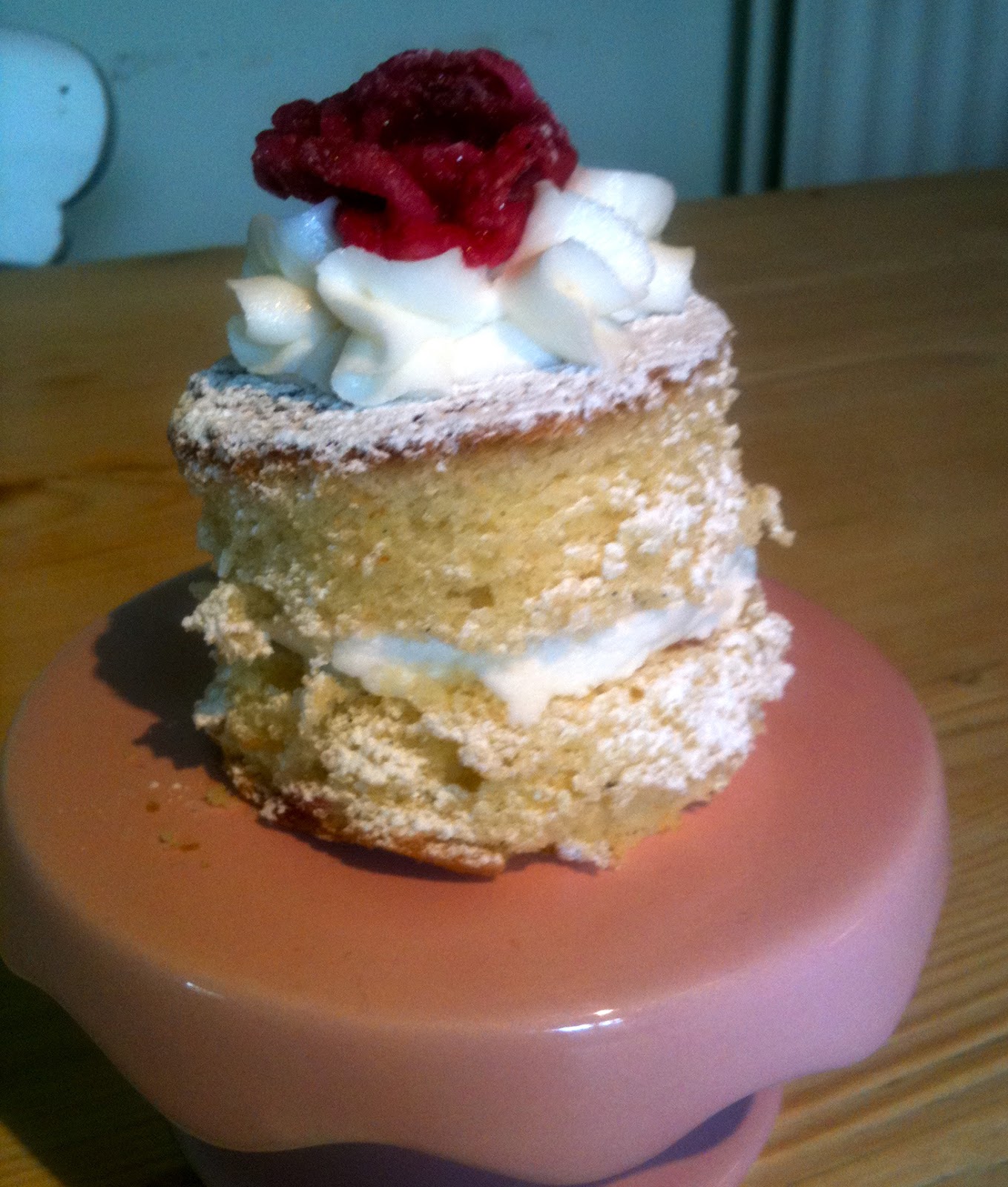 Jo's Blue AGA: Sunny Sunday Lunch (Mini Victoria Sandwich Cakes)