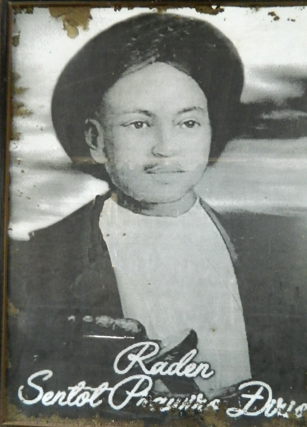 Jurnalis Independen: Makam Kembar Raden Ali Basah Sentot Prawirodirdjo