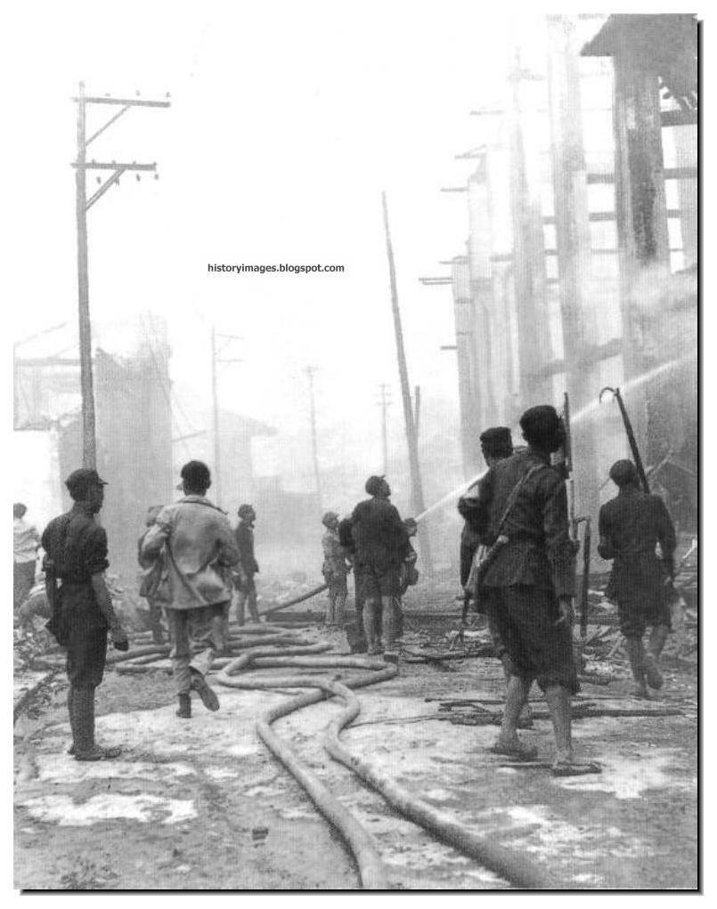 HISTORY IN IMAGES: Pictures Of War, History , WW2: Japanese Invasion Of ...