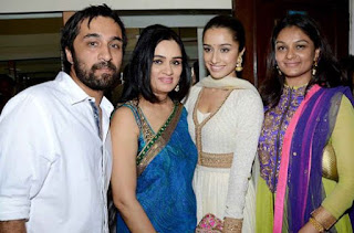 Padmini Kolhapure Family Husband Son Daughter Father Mother Marriage ...