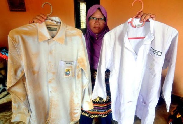 Subhanallah !!! Baju KAFA Milik Anak Tak Terkena Lumpur Dan Air Banjir ...