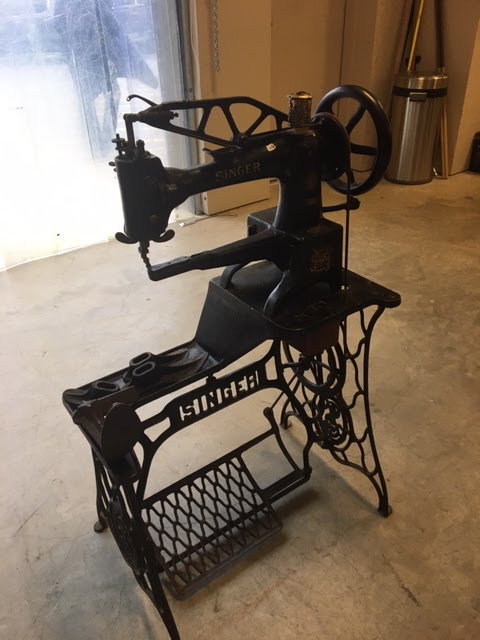 The HEXIE Blog: Singer Treadle Cobbler Machine