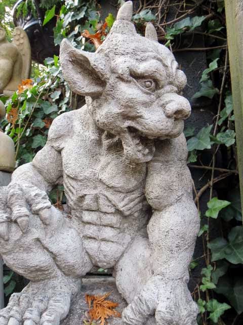 byRhyta Photography: Grotesque Statues