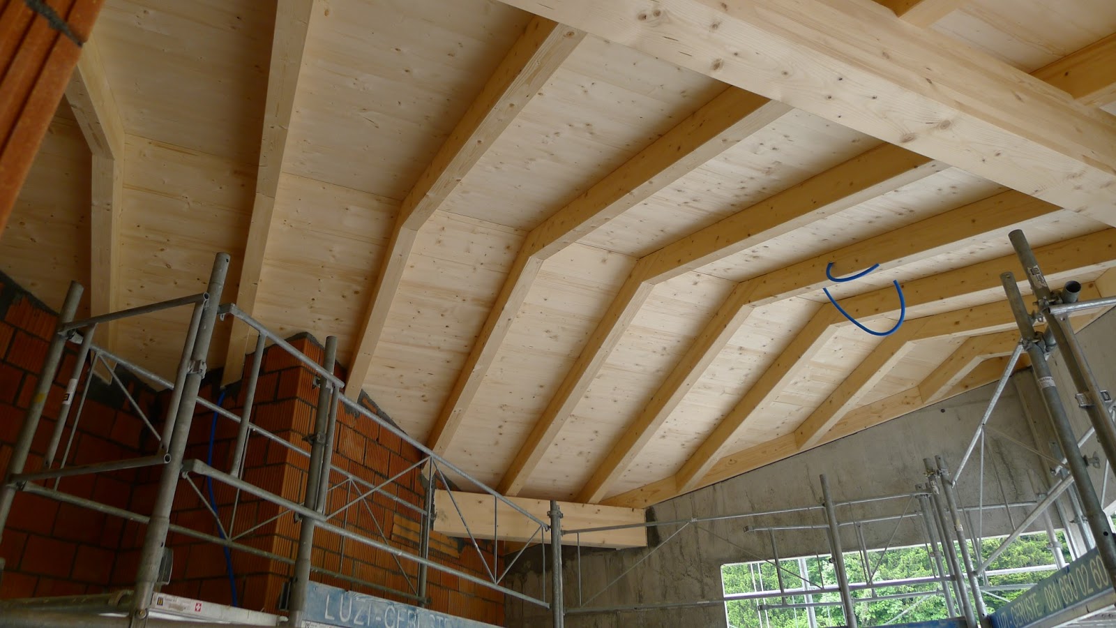 Bautagebuch: Dachschalung montiert