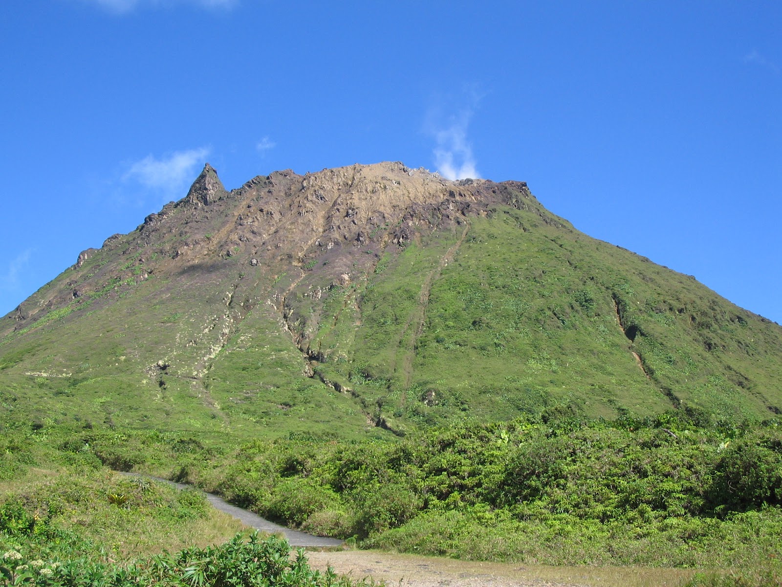 Bonjou'!: La Guadeloupe - une île volcanique