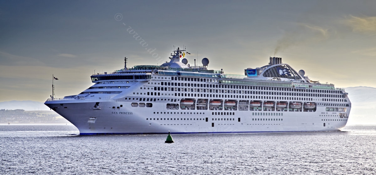 Dougie Coull Photography: Sea Princess - Cruise Ship in Greenock