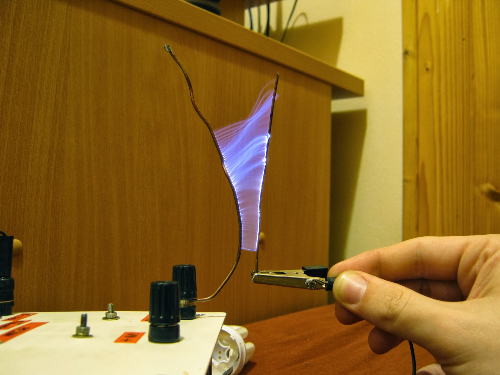 Jacob's ladder a traveling arc generator