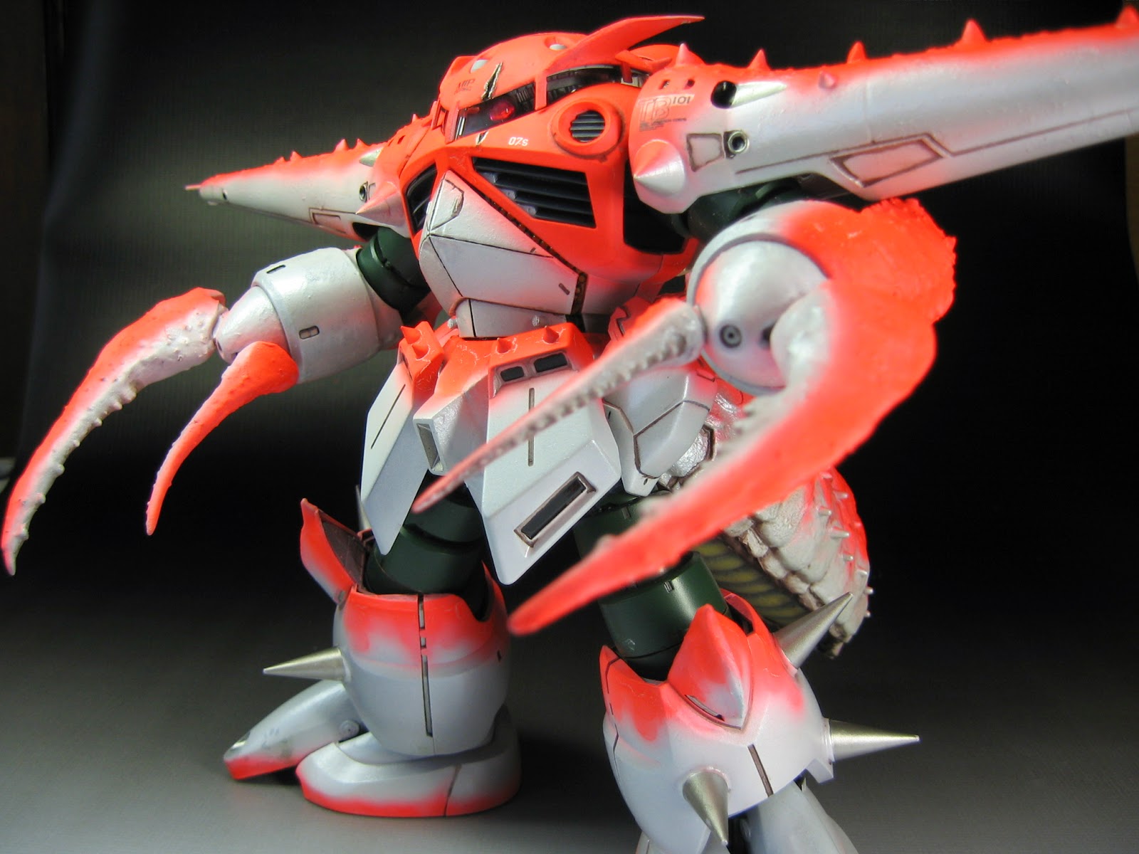 Custom Build: 1/100 Queen MSM-07 Z'Gok