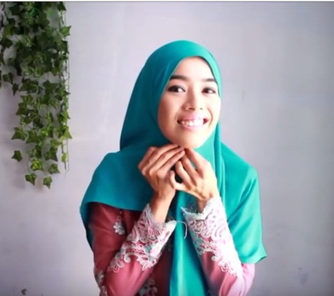 Tutorial Hijab Pashmina Wisuda Syari - Tutorial Hijab Cara Memakai ...