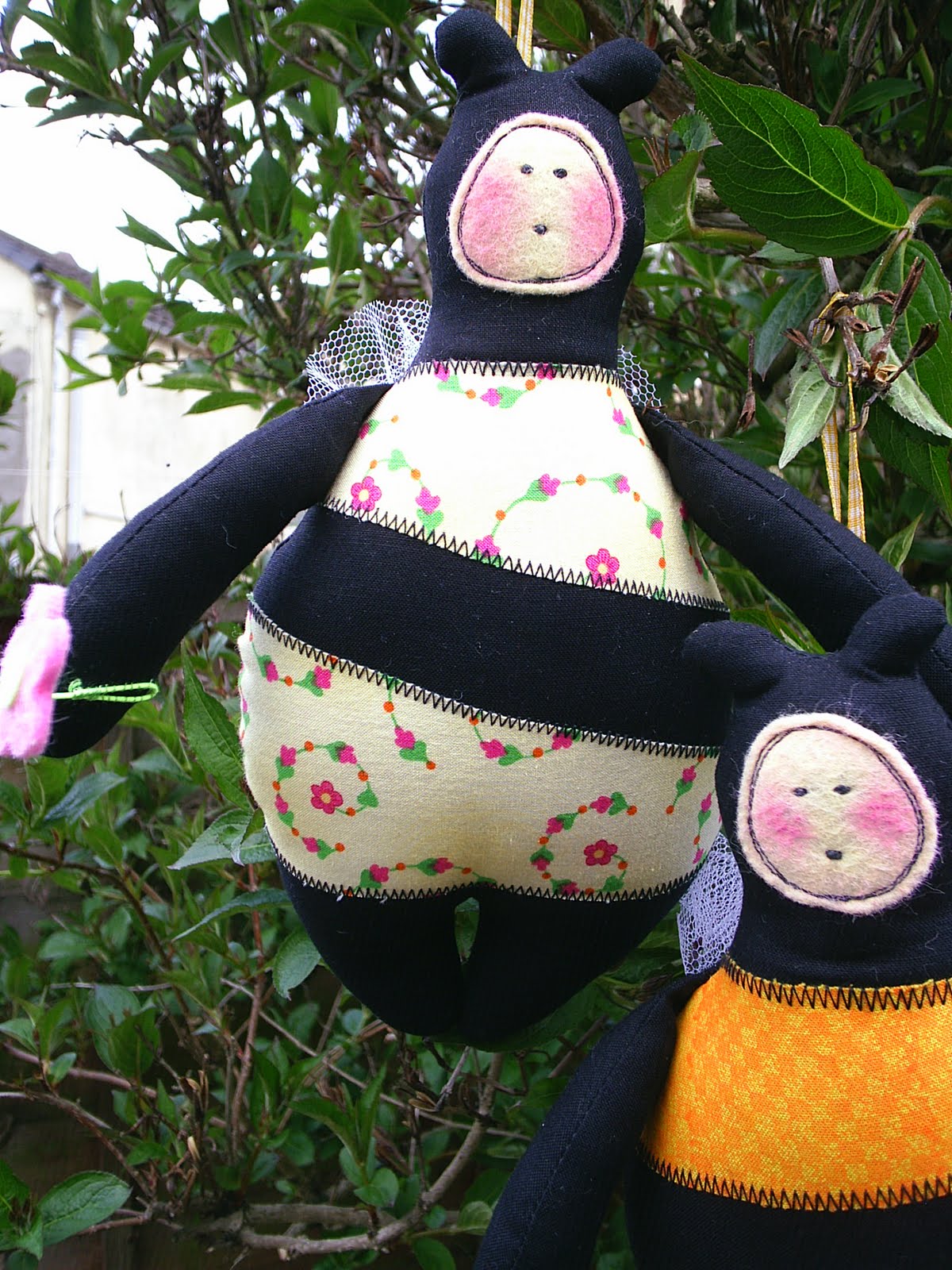 Bloomin' Myrtle's Shop: Bizzy Lizzy & Beetie