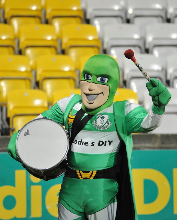Futbol Kulübü Blog: Shamrock Rovers'ın Süper Maskotu ''Hooperman''
