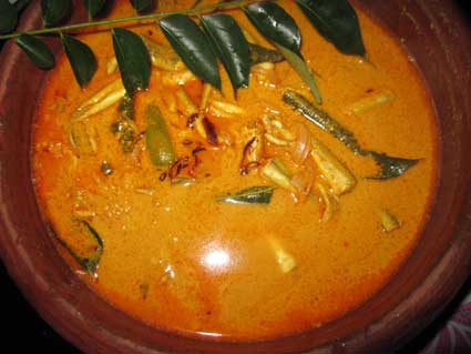 BLOGSOWNKITCHEN: Kolaan and Kolpuli Fish Curry