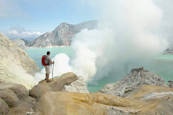 Ijen Crater tour package from Banyuwangi | Bromo Java Travel