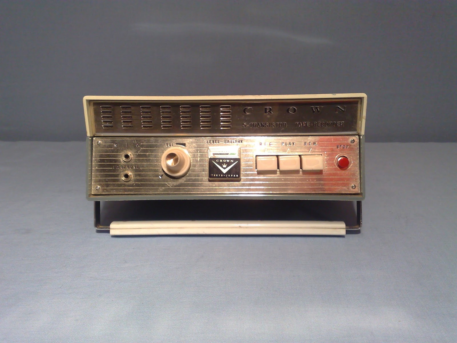 TOM's TECH TOYS: CROWN Radios & Electronics