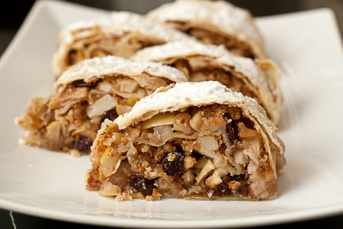 Touch of Italy: Apple Strudel