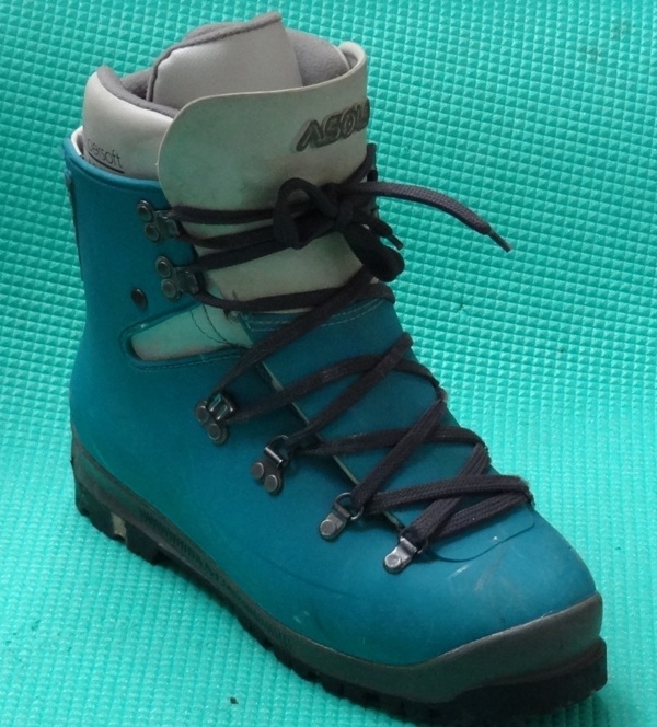 Leather vs Plastic - What Kind of Mountaineering Boot Do You Prefer?