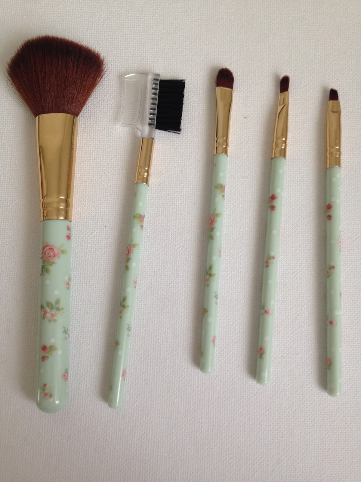 beauty fashion lifestyle: Review: Make-up kwasten Max and More.