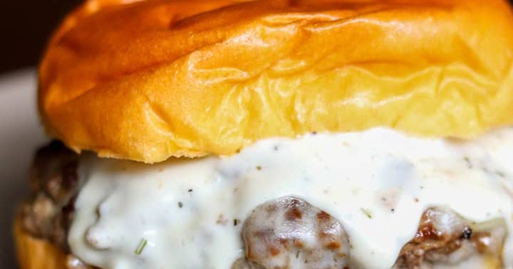 GARLIC OVERLOAD BURGERS WITH CREAMY GARLIC BURGER SAUCE #dinner #garlic