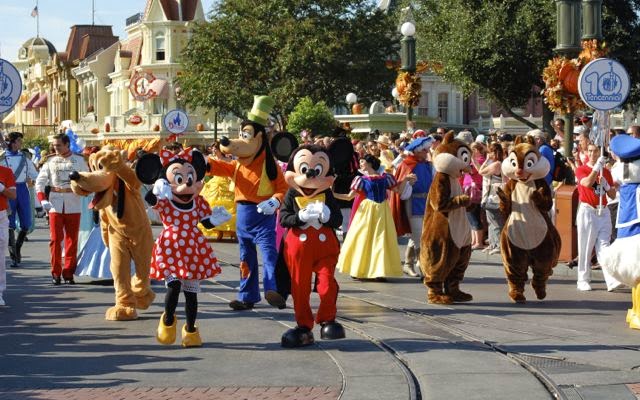 Disney Musings: Wordless Wednesday: Disney Characters on Parade, Walt ...