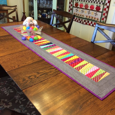 Confessions of a Fabric Addict: I May Have A Scrap Problem...Table Runners!