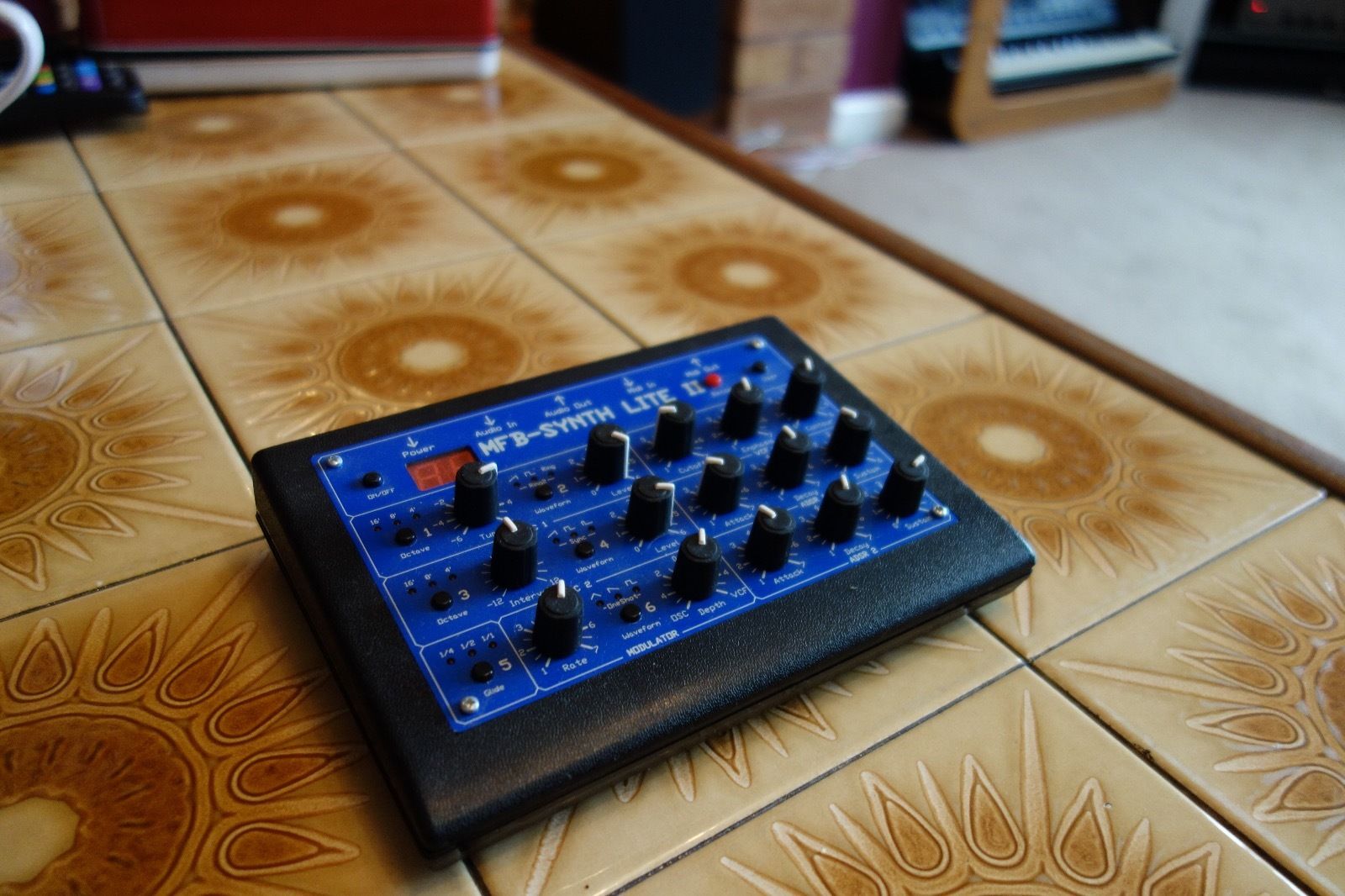 MATRIXSYNTH: MFB SYNTH LITE II - Mono synth module