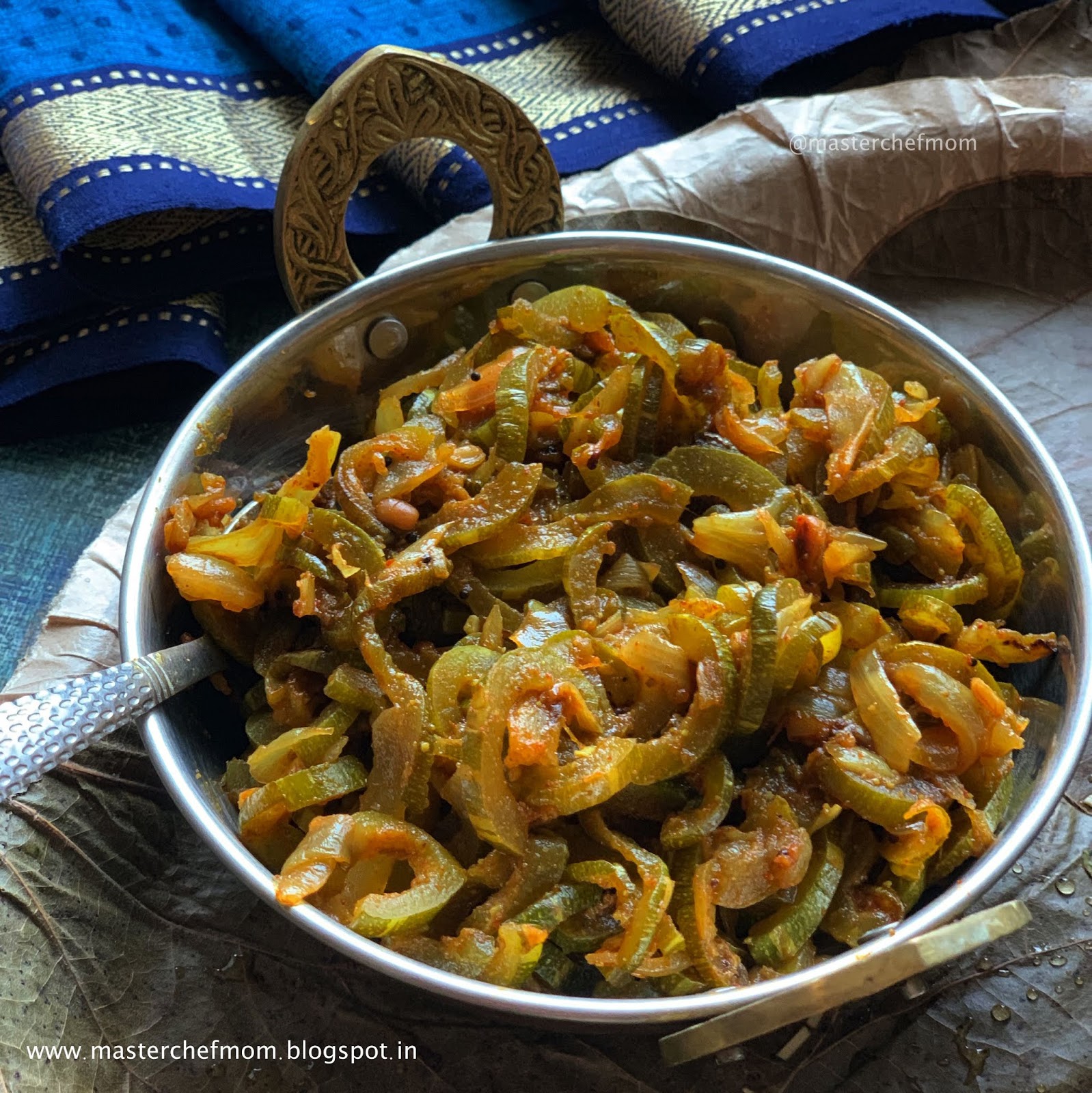 MASTERCHEFMOM: Pudalangai Vengaya Kari | Masala Snake Gourd Curry ...