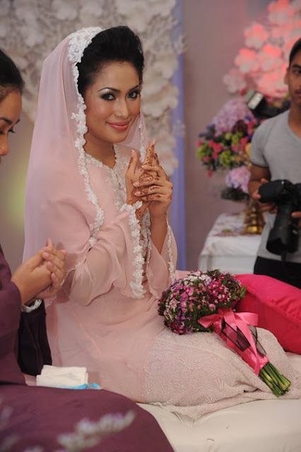 Gambar perkahwinan penyanyi Ezlynn atau Azline Ariffin