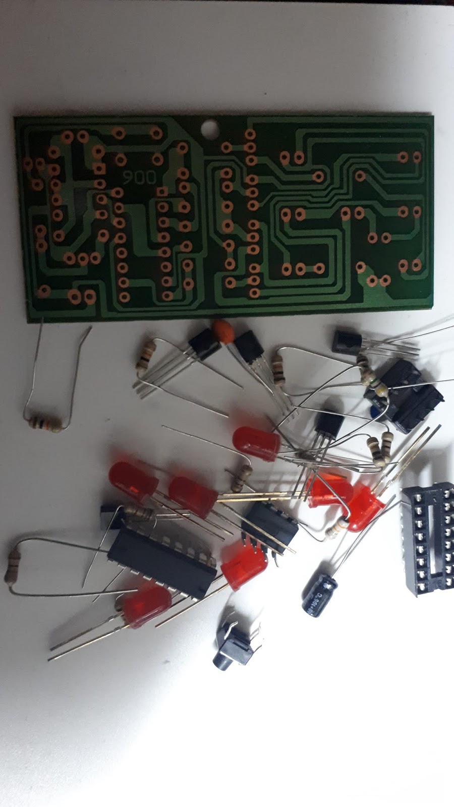 CONCEPTIONS & REALISATIONS ELECTRONIQUES : DE ELECTRONIQUE