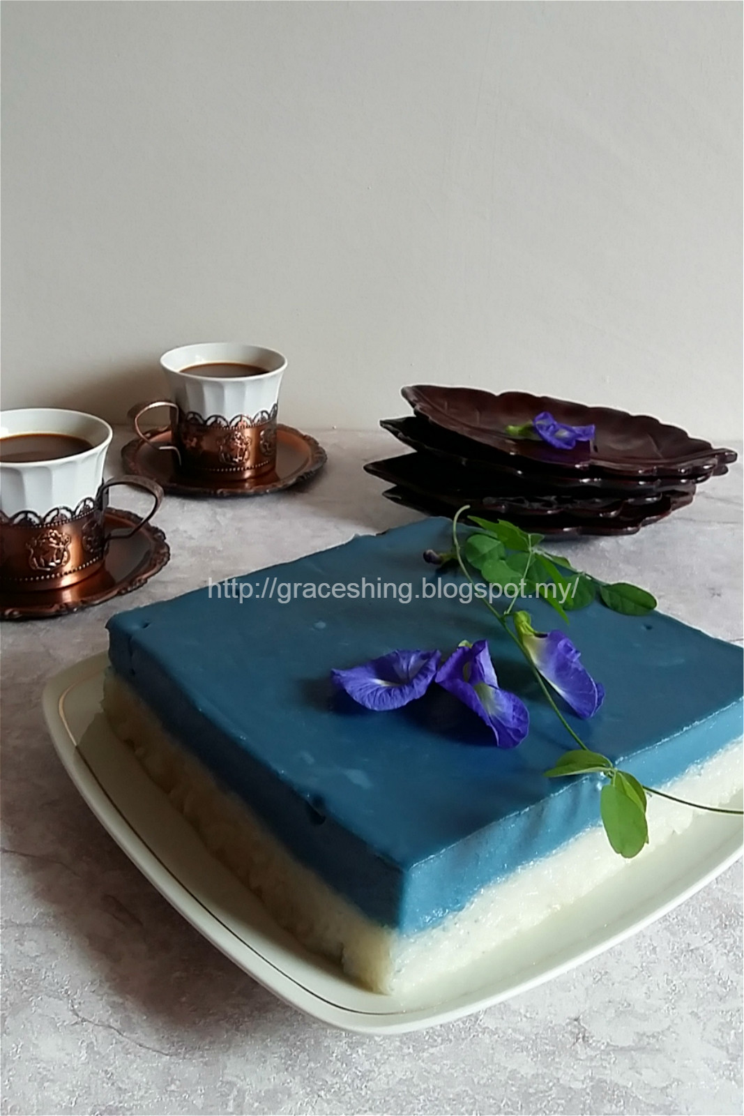 Grace's Blog 欣语心情: 蓝花双层糯米糕 Blue Pea Flower Kuih Seri Muka