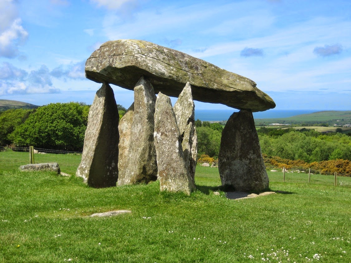 Stonehenge and the Ice Age: Erratic boulder shapes and megalithic settings