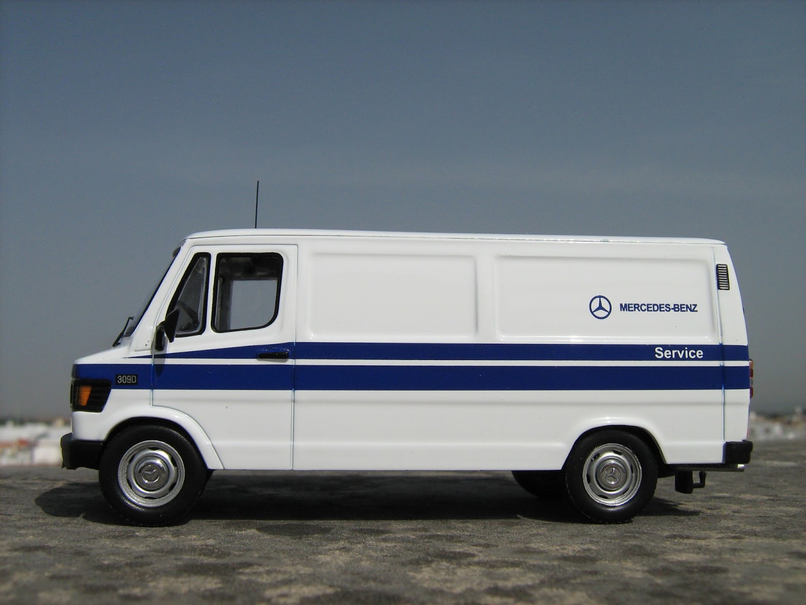 El Garaje Algabeño: Mercedes Benz T1 309D "Service Mercedes" de IXO