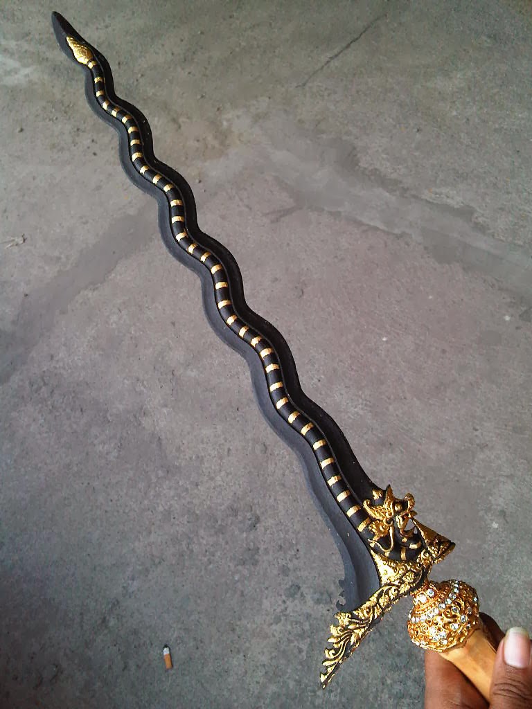 Wangchuk De Satrio Antik: Keris Sangkelat Nogo Rojo Pamor Kelengan ...