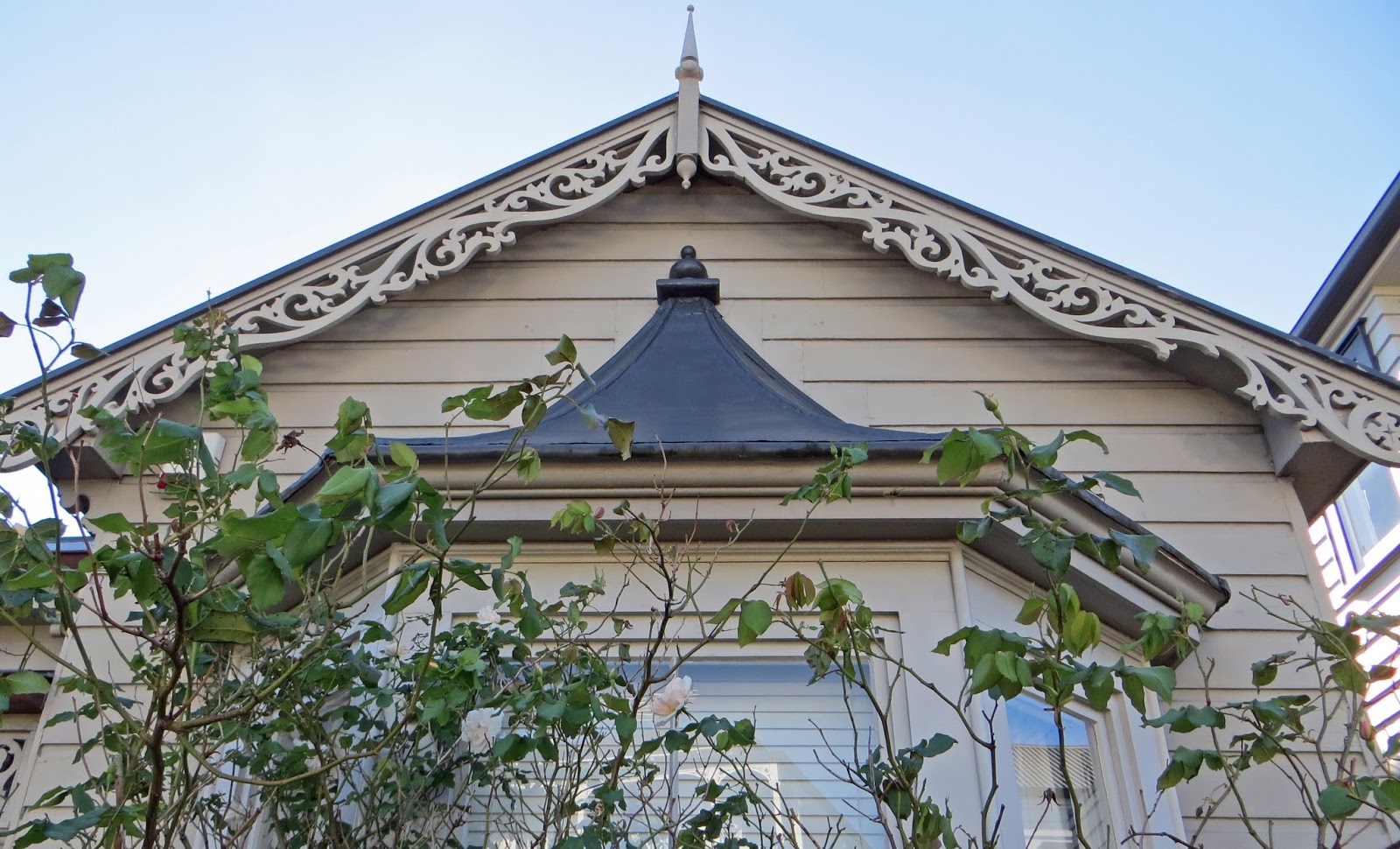 sconzani: Auckland architecture: decorated gable ends