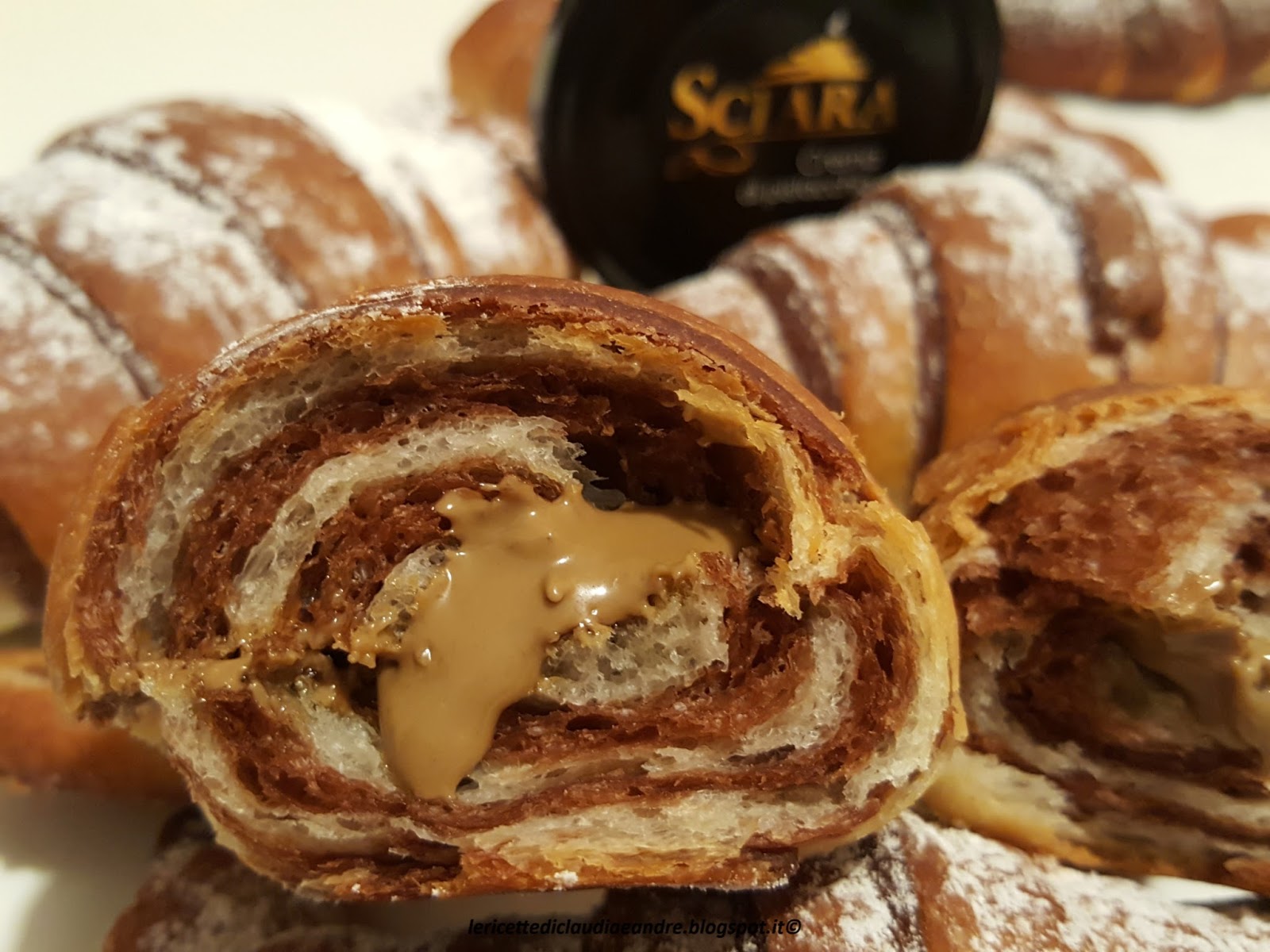 Cornetti bicolori al olio e Crema di Pistacchio Oro | Ricetta ed ...