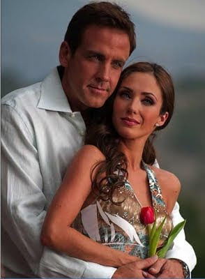 Anahí as Angelica Estrada in Dos Hogares Fotos