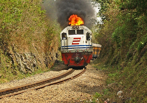 Seputar Tentang PT.KAI DAOP (Daerah Operasi) 1 sampai 9: Lokomotif bisa ...