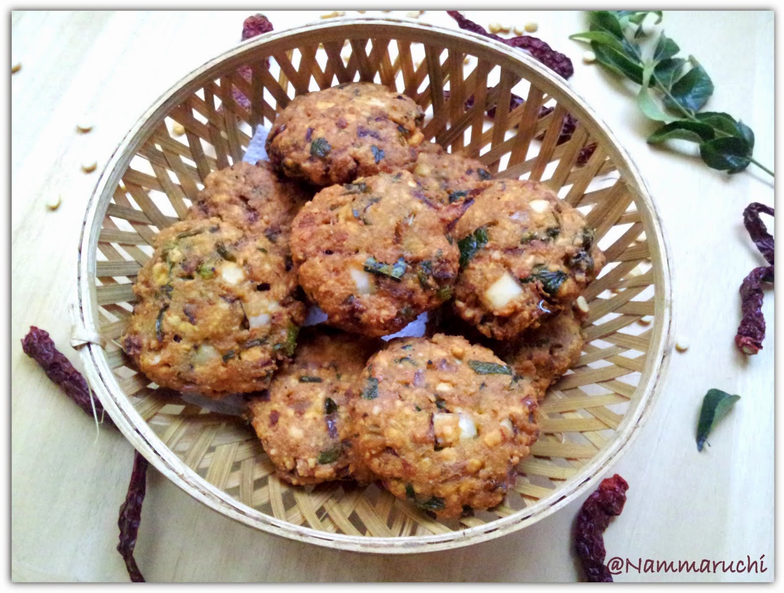 Namma Saviruchi: Ambode / Masala Vade With Sapsige Soppu/Channa dal ...