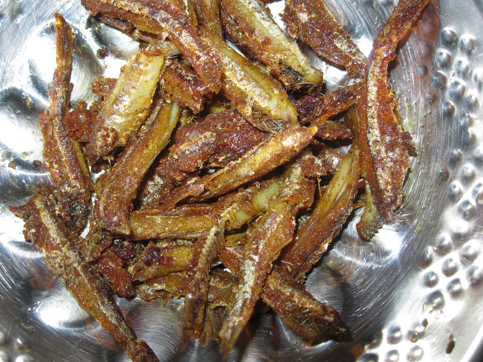 Amrita's kitchen: Anchovies fry (nethili meen varuval)
