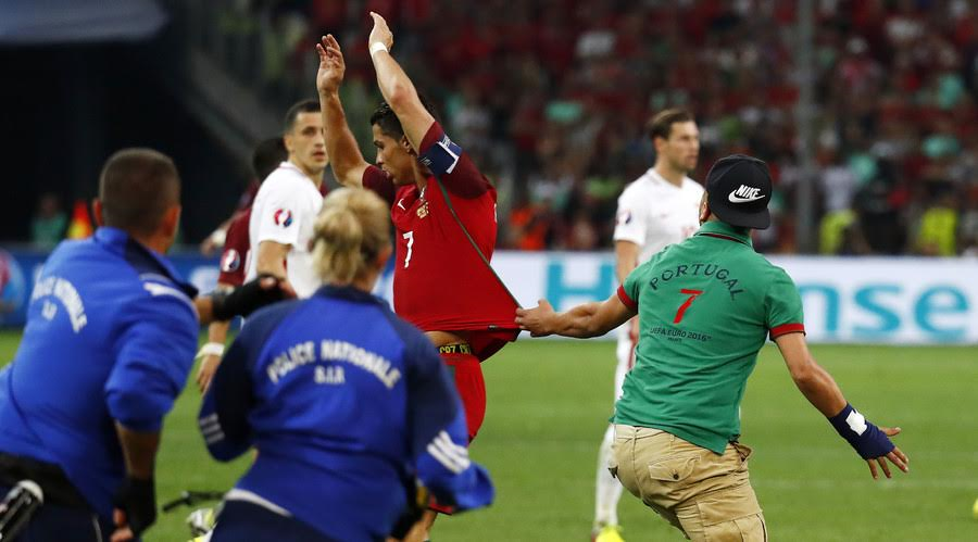 Moment crazy Cristiano Ronaldo fan runs into pitch to hug him (Photos ...